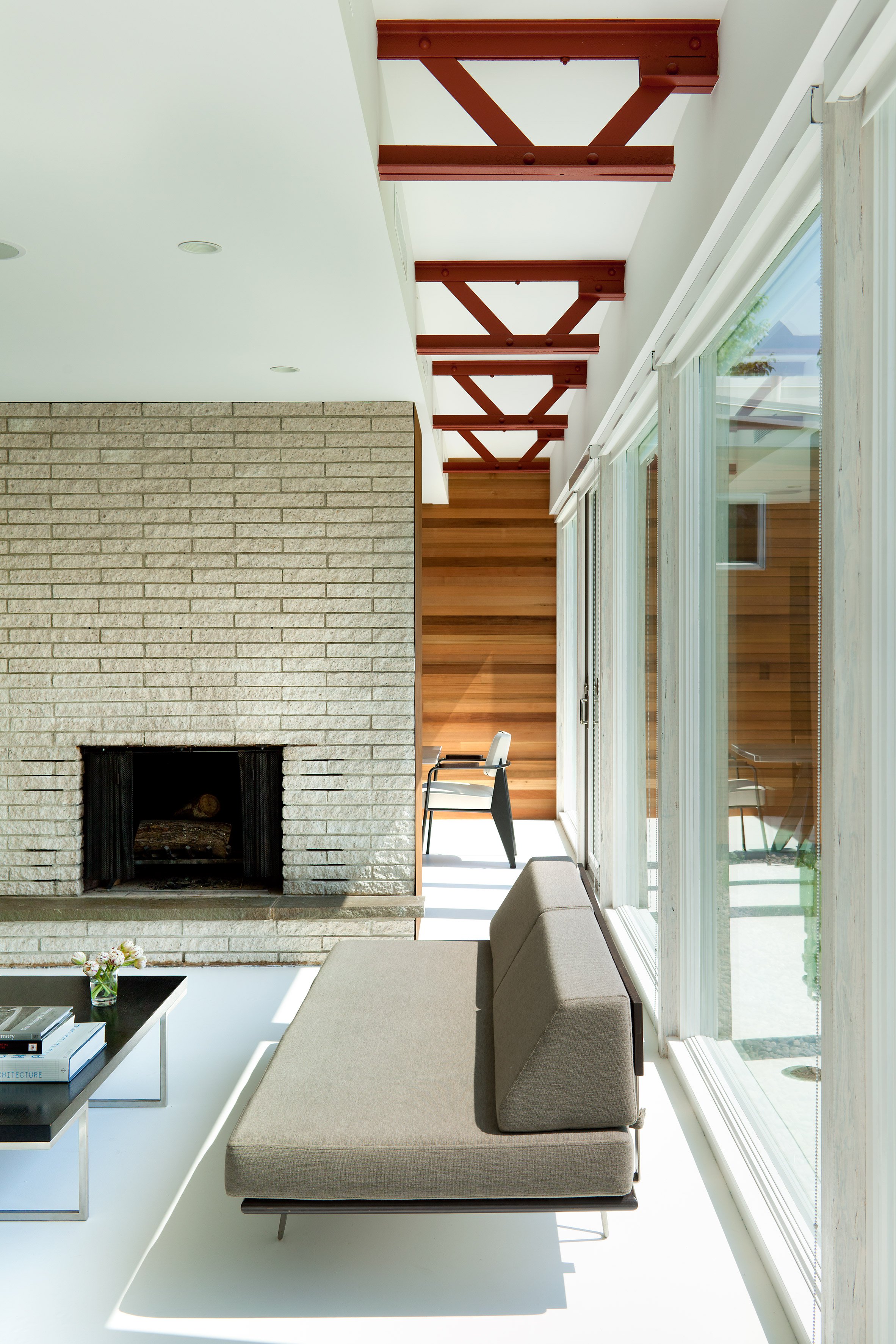 Jeff Jordan Architects Modernized A Mid-Century Home With Bay Windows