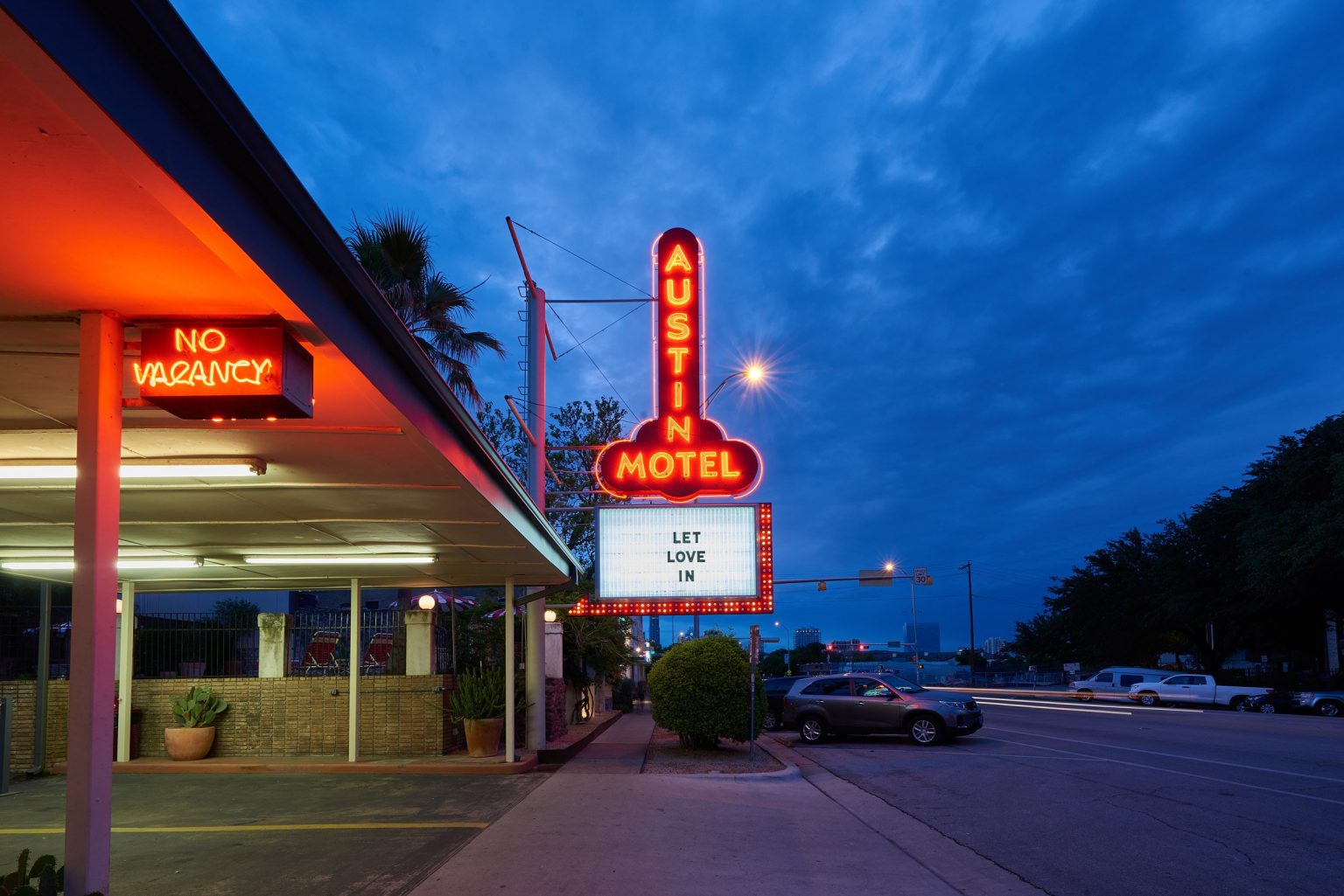 AUSTIN MOTEL TEXAS MID-CENTURY MAKEOVER | INSPLOSION