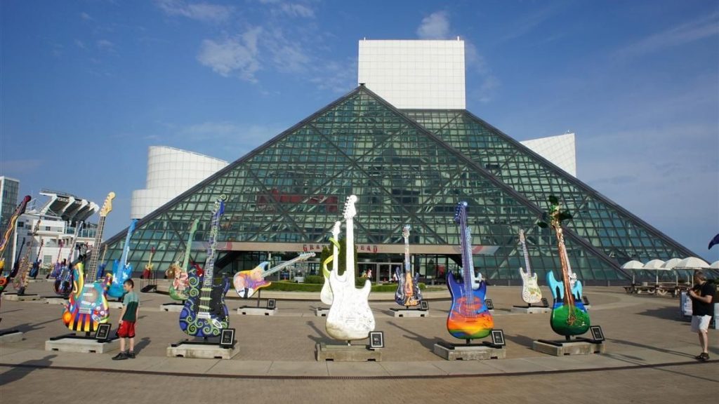 THE ROCK AND ROLL HALL OF FAME MUSEUM BY I.M. PEI | Insplosion