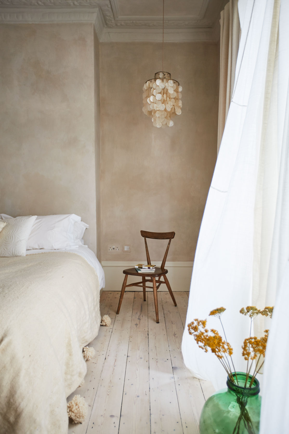 RETROUVIUS: ONE OF THE BEST DESIGN STUDIO | Insplosion