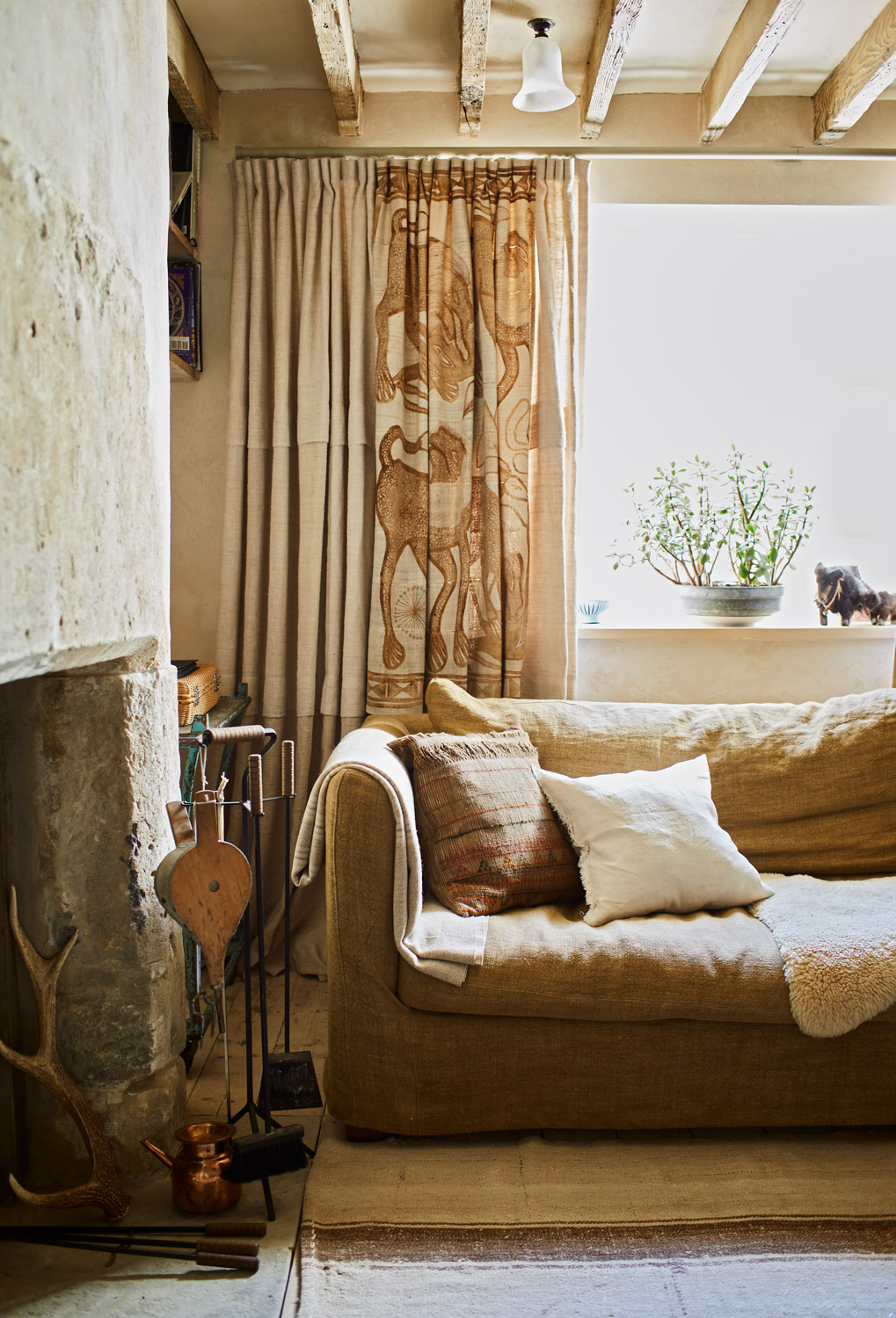 RETROUVIUS: ONE OF THE BEST DESIGN STUDIO | Insplosion